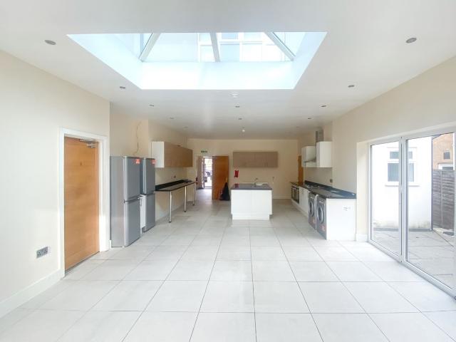 Uxbridge Road, Stanmore HA7, Room to rent, £1,000 pcm | PrimeLocation