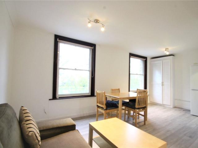 Uxbridge Road, Shepherds Bush, London W12, 1 bed flat to rent, £1,900 pcm | PrimeLocation