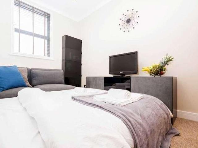 Uxbridge Road, Shepherds Bush, London, W12