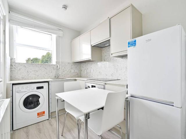 Uxbridge Road, Shepherd's Bush, London W12, Studio to rent, £1,100 pcm | PrimeLocation
