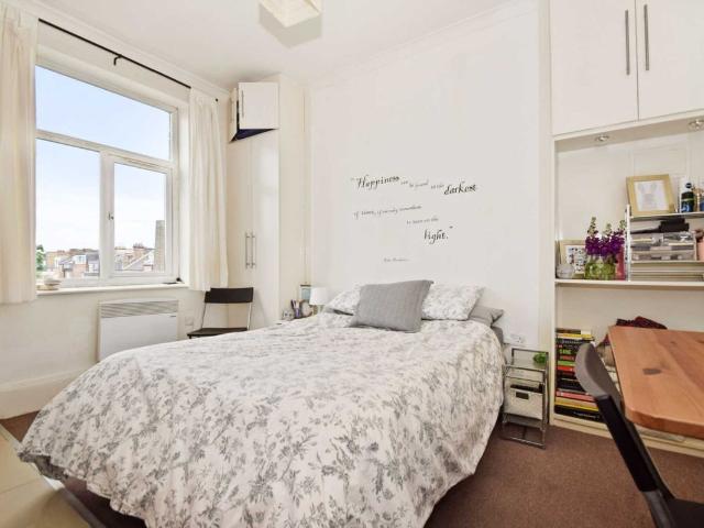 Uxbridge Road, Shepherds Bush, London W12, Studio to rent, £1,250 pcm | PrimeLocation