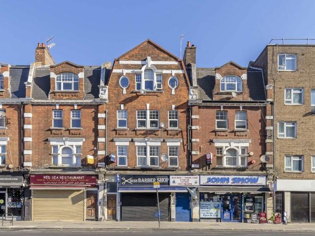 Uxbridge Road, Shepherds Bush W12, 2 bed flat to rent, £2,000 pcm | PrimeLocation