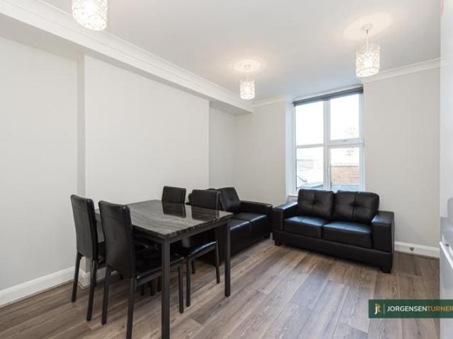 Uxbridge Road, Shepherds Bush W12, 3 bed flat to rent, £3,000 pcm | PrimeLocation