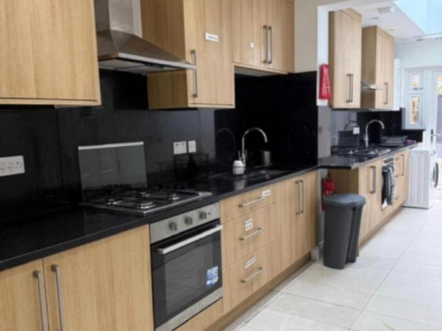 Uxbridge Road, Southall UB1 5 bed terraced house to rent £4,995 pcm £1,153 pw