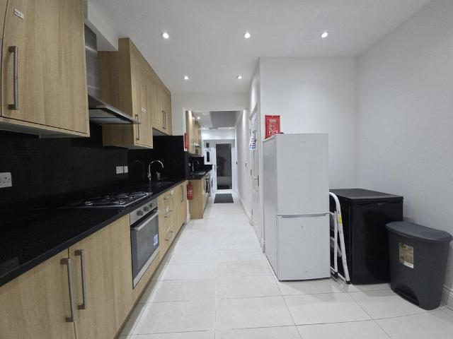 Uxbridge Road, Southall, UB1 7 bed terraced house to rent £4,500 pcm £1,038 pw