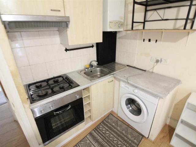 Uxbridge Road, Uxbridge Studio to rent £1,000 pcm £231 pw