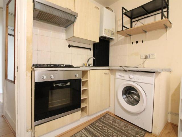 Uxbridge Road, Uxbridge Studio to rent £1,150 pcm £265 pw