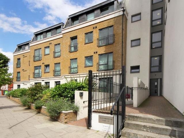 Uxbridge Road W13, 1 bed flat to rent, £1,850 pcm | PrimeLocation