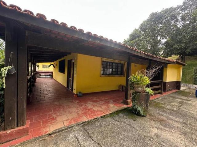 V11 Chácara Santa Isabel com Lago 650 mil