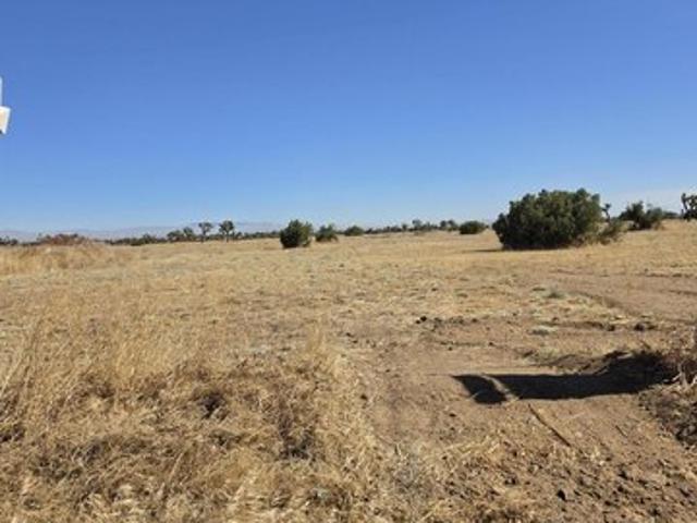 V L Ave N, Lancaster, CA 93536