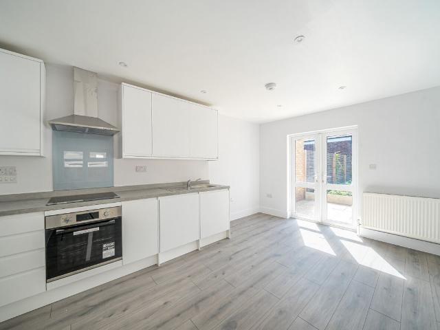 Vant Road, London SW17, 2 bed flat to rent, £2,400 pcm | PrimeLocation