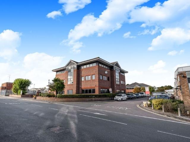 Vantage House, Osborn Way, Hook RG27, 1 bed flat to rent, £1,150 pcm | PrimeLocation