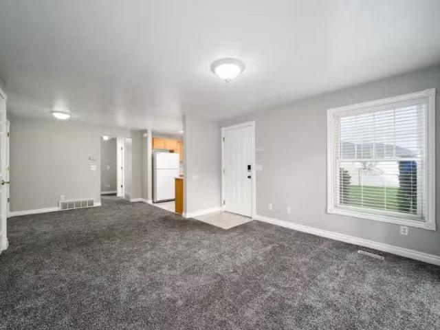 Van 2390 W 450 S Springville, UT 84663