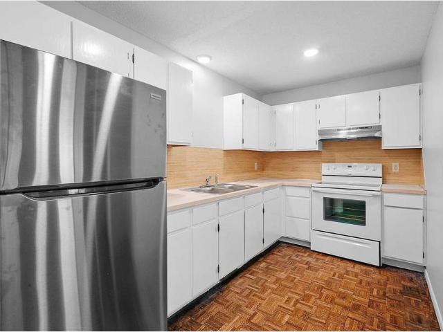 Van Cleve Townhomes 6 Bedroom Apartment for Rent at 941 951 941 951 17th Ave SE & 942 15th Ave SE, Minneapolis, MN 55414 University
