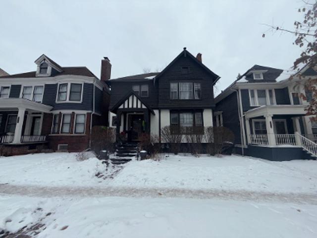 Van Dyke St