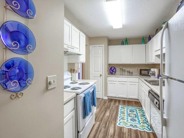 Van Mark 1 Bedroom Apartment for Rent at 6811 Old Canton Rd, Ridgeland, MS 39157