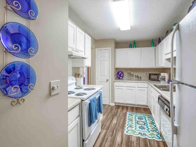 Van Mark 2 Bedroom Apartment for Rent at 6811 Old Canton Rd, Ridgeland, MS 39157