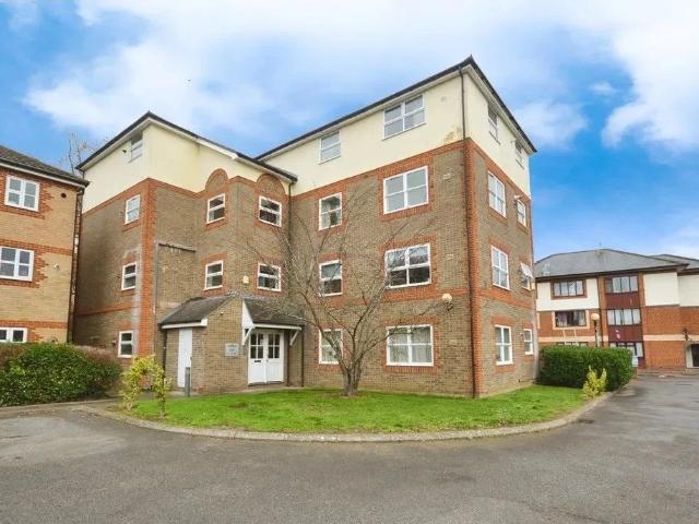 Vanbrugh Court, Reading RG1, 2 bed flat to rent, £1,600 pcm | PrimeLocation