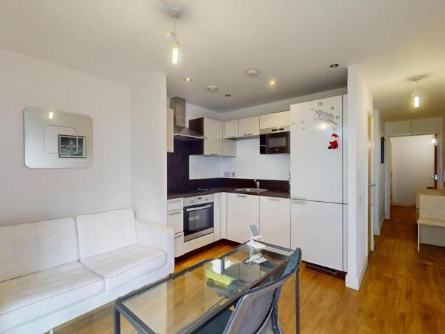 Vancouver House, Surrey Quays Road. 1 bed apartment to rent £2,350 pcm £542 pw