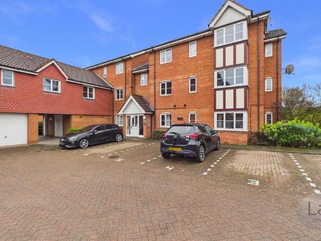 Vancouver Road, Turnford, Broxbourne EN10, 1 bed flat to rent, £1,250 pcm | PrimeLocation
