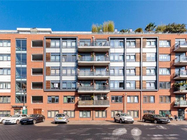 Vandervell Court, Larden Road. 2 bed apartment to rent £2,350 pcm £542 pw
