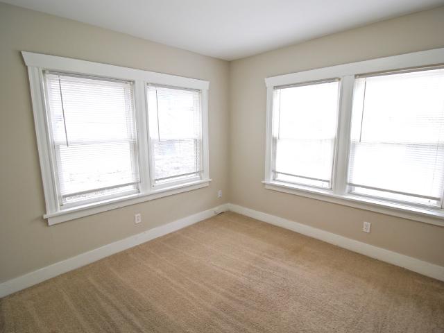 Vanderbilt Place | Beautiful Interior 1 Bedroom Apartment for Rent at 605 E 42nd St, Kansas City, MO 64110 South Hyde Park