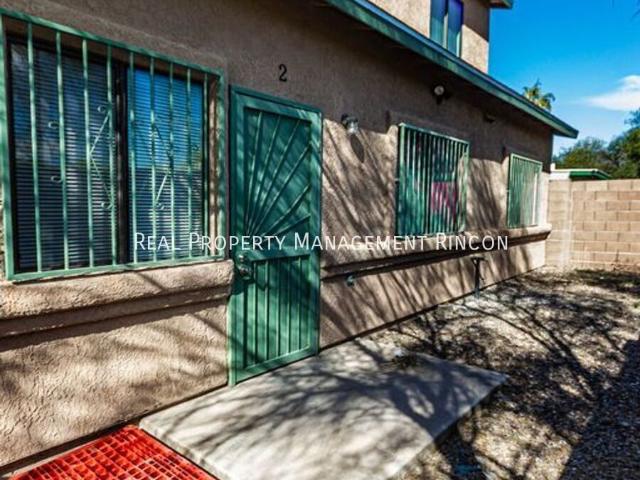 VACANT AND READY! HURRY! GORGEOUS! CLOSE TO UofA!