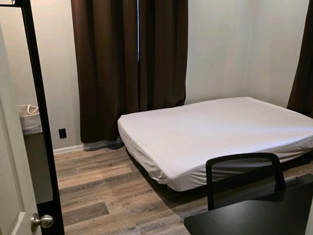 VACANT ROOM