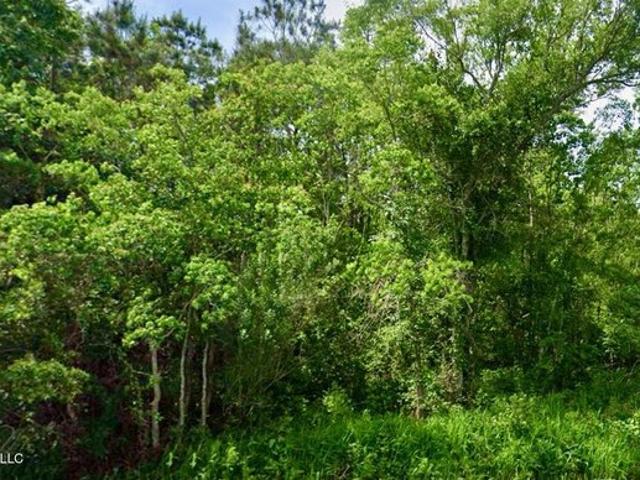 Vacation Ln, Waveland, MS 39576