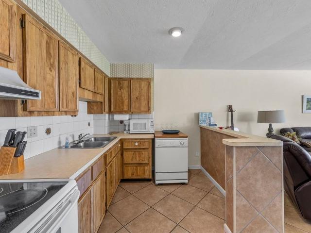 Vacation or Short term Rental 90 day Minimum 2 Bedroom Condo for Rent at 4802 Tudor Dr, Cape Coral, FL 33904 Caloosahatchee