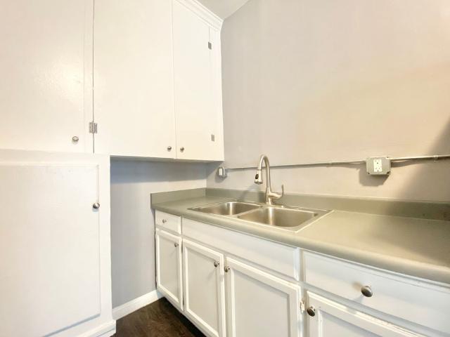 Valdamour Apartments Studio Apartment for Rent at 854 S Oxford Ave, Los Angeles, CA 90005 Wilshire Center Koreatown