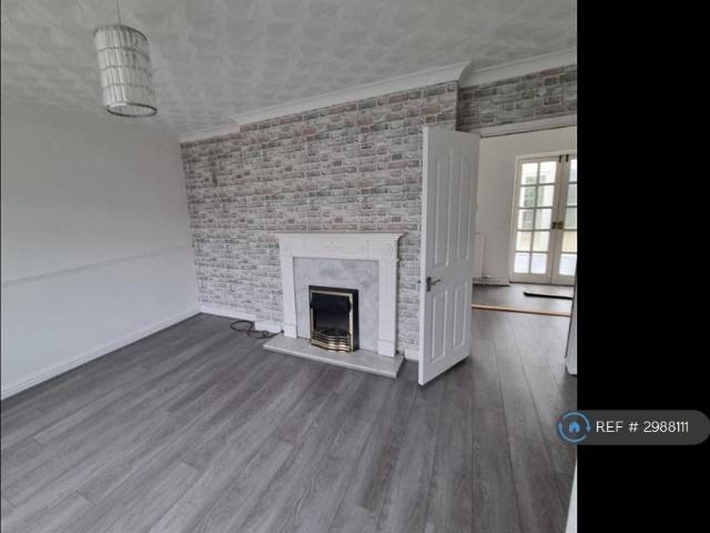 Vale Avenue, Swinton, Manchester, M27 3 bed semi detached house to rent £1,295 pcm £299 pw