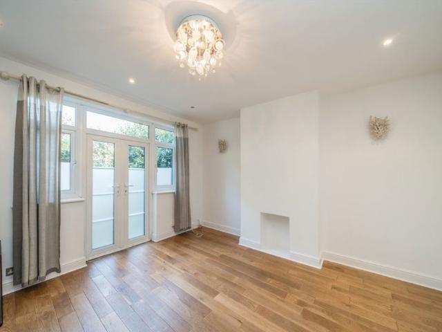 Vale Close, TW1, London