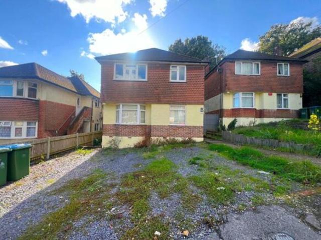 Vale Drive, SOUTHAMPTON, SO18 2 bed flat to rent £1,050 pcm £242 pw