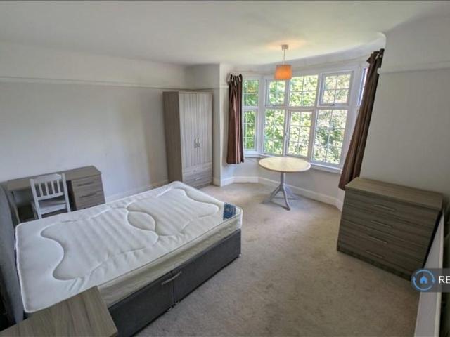 Vale Road, Bournemouth, BH1 4 bed flat to rent £1,800 pcm £415 pw