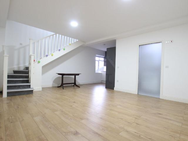 Vale Road, London N4, 1 bed flat to rent, £5,958 pcm | PrimeLocation