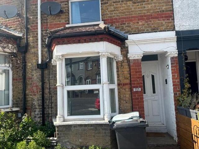 Vale Road, Northfleet, Gravesend DA11, 3 bed property to rent, £1,200 pcm | PrimeLocation
