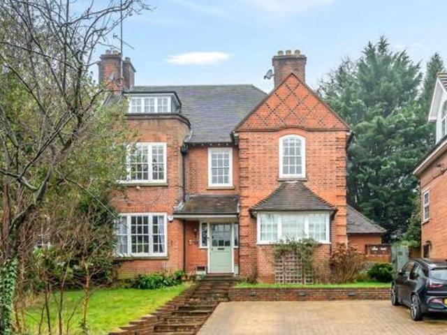 Vale Road, Quennells Vale Road, 2 Bedroom Flat