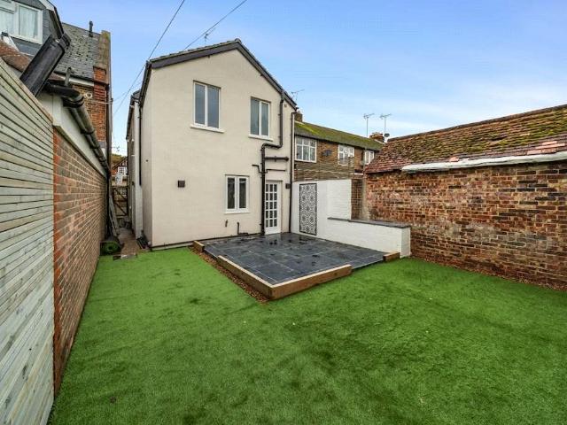 Valebridge Road, Burgess Hill, West Sussex RH15, 3 bed detached house to rent, £1,800 pcm | PrimeLocation