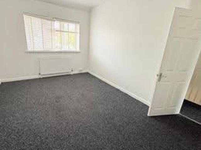 Valence Avenue, Dagenham RM8 3 bed terraced house to rent £2,250 pcm £519 pw