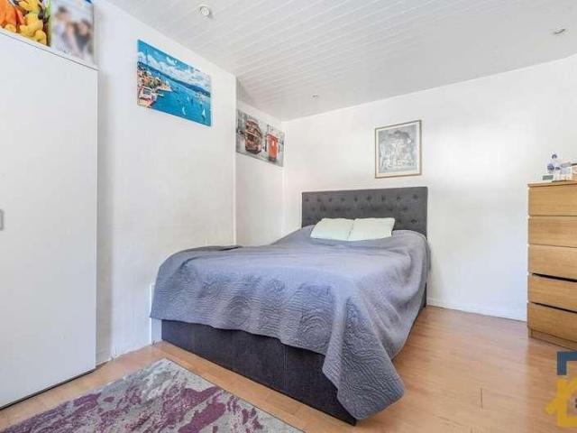 Valence Avenue, Dagenham, RM8