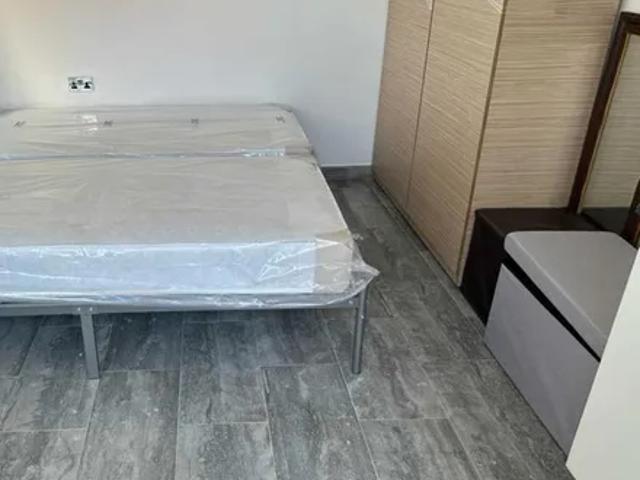 Valence Circus, London, RM8 3LR, United Kingdom | Studio apartment for rent #140398262 | Rentberry