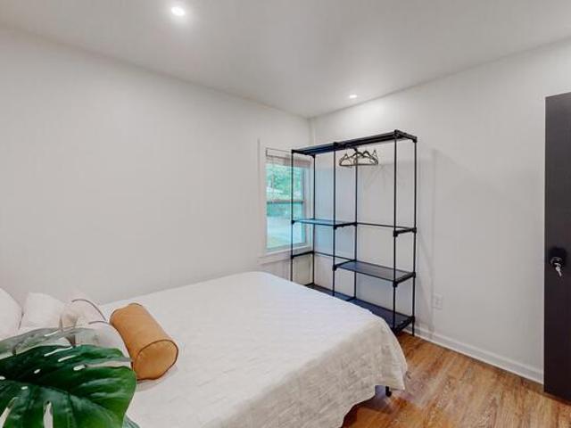Valencia | Top Rated Host | Newly Renovated | Furnished Rooms w/ TV & Wi Fi | FREE USE OF Kitchen, Laundry & Parking | Safe, Quiet, Move In Ready East Lake Decatur House, beautiful equipped kitchen, quiet and dining area!