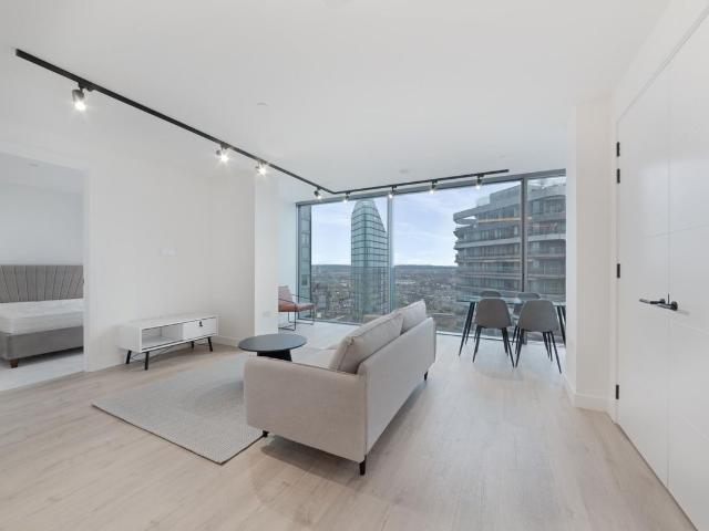 Valencia Tower, 250 City Road EC1V, 1 bed flat to rent, £3,600 pcm | PrimeLocation