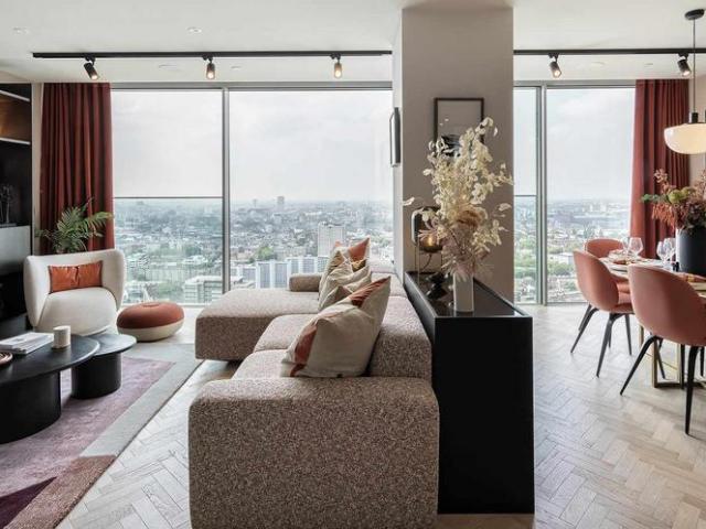 Valencia Tower, 250 City Road, EC1V 2 bed apartment to rent £3,900 pcm £900 pw