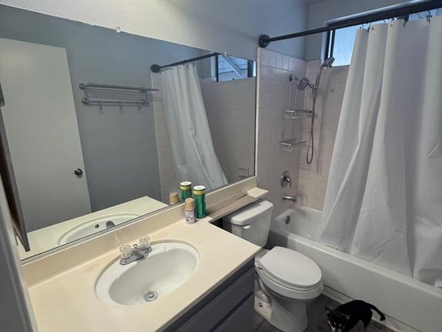 Valencia Room for Rent close to Cal Arts