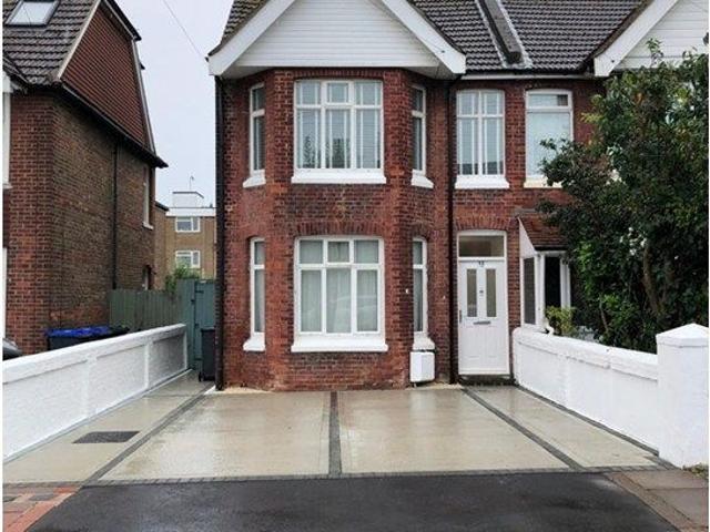 Valencia Road, Worthing BN11, 2 bed flat to rent, £1,500 pcm | PrimeLocation