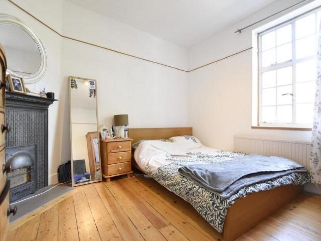 Valentine Mansions, Winchmore Hill, N21 4 bed flat to rent £2,600 pcm £600 pw