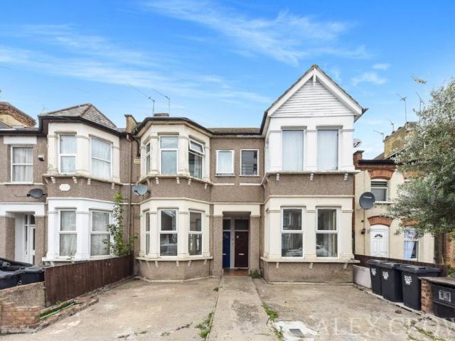 Valentines Road, Ilford 2 bed maisonette to rent £1,950 pcm £450 pw