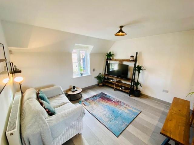 Valerian Way, Hitchin SG5, 2 bed terraced house to rent, £1,250 pcm | PrimeLocation
